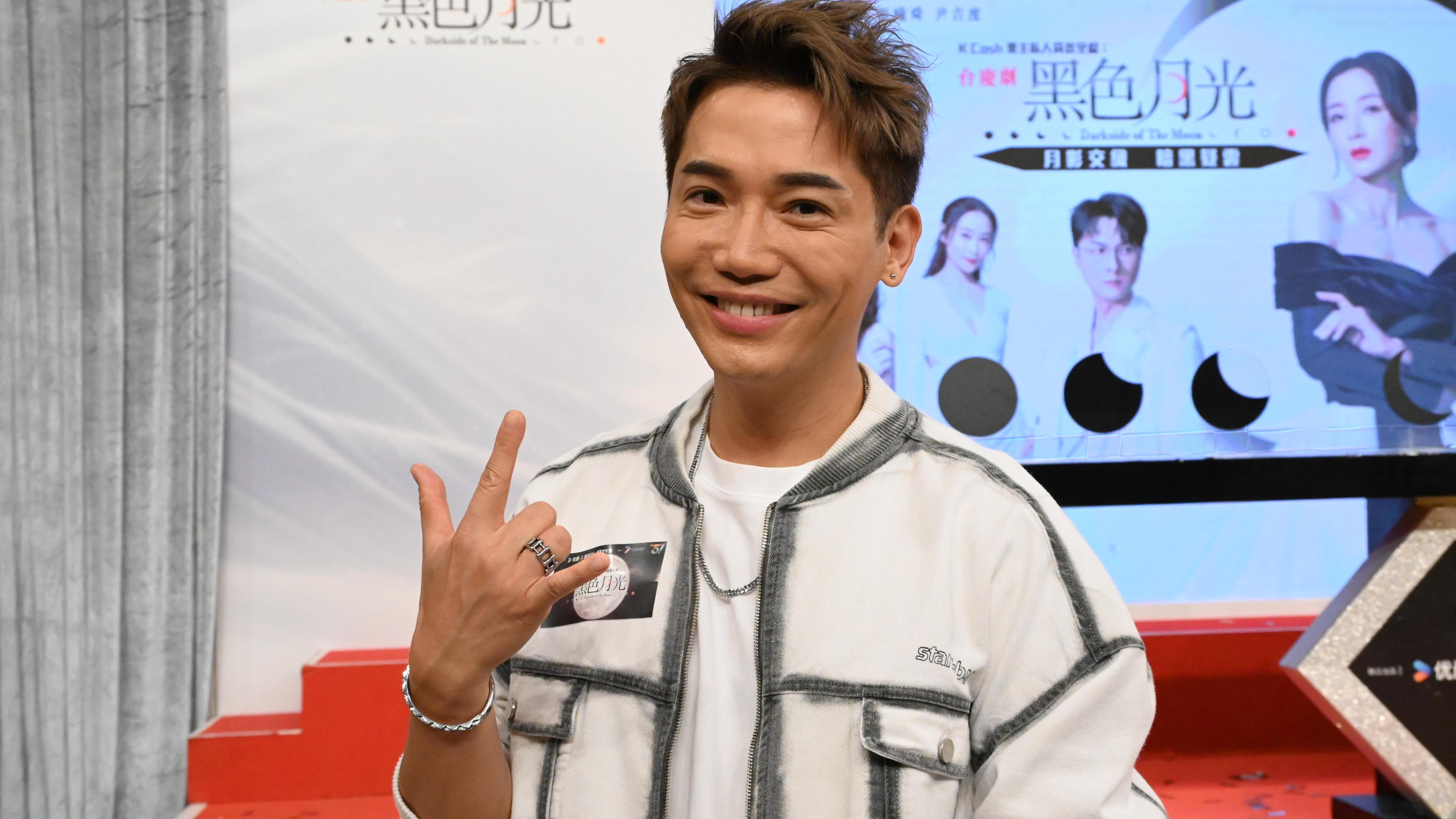 黑色月光｜黃建東拍攝後期患中耳炎發高燒 聽唔到對手講對白照演 | am730